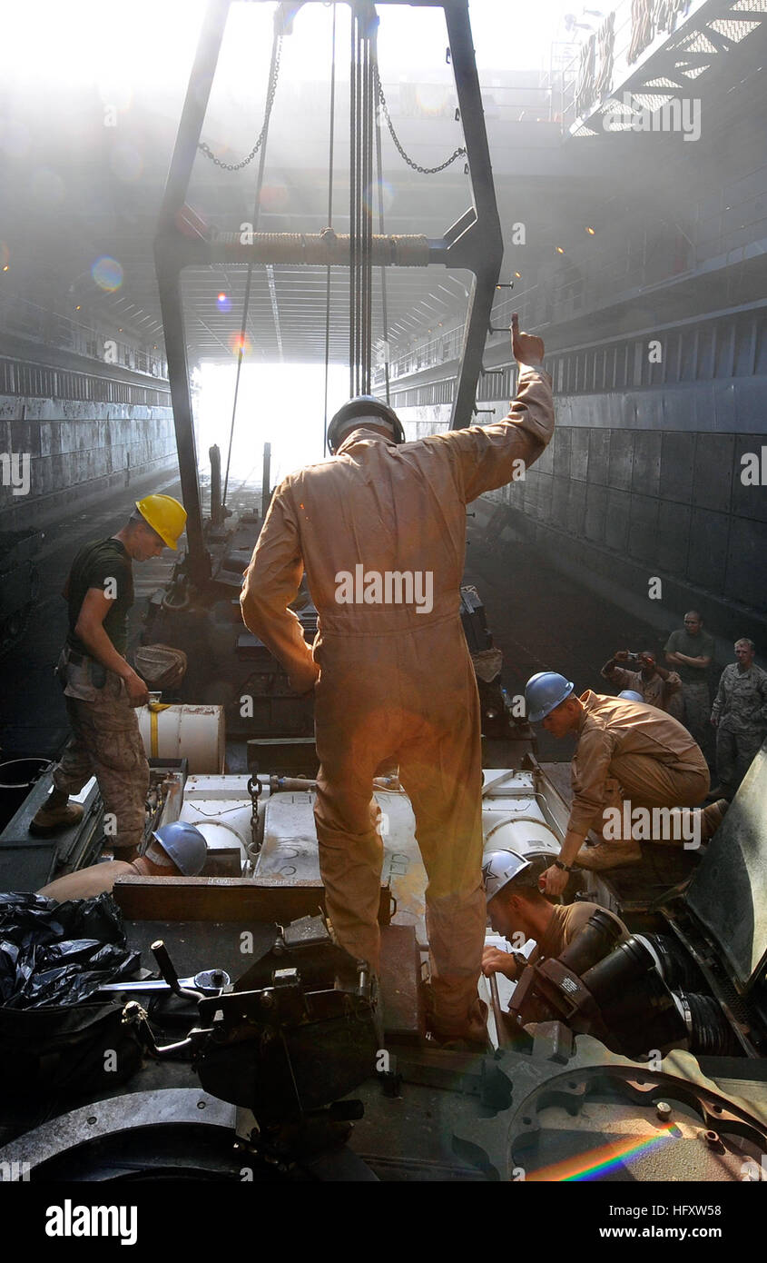 M88a2 hercules recovery vehicle hi-res stock photography and images - Alamy