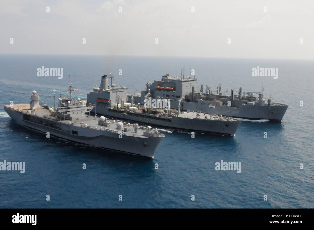 091023-N-5716H-557 PACIFIC OCEAN (Oct. 23, 2009) The amphibious command ...