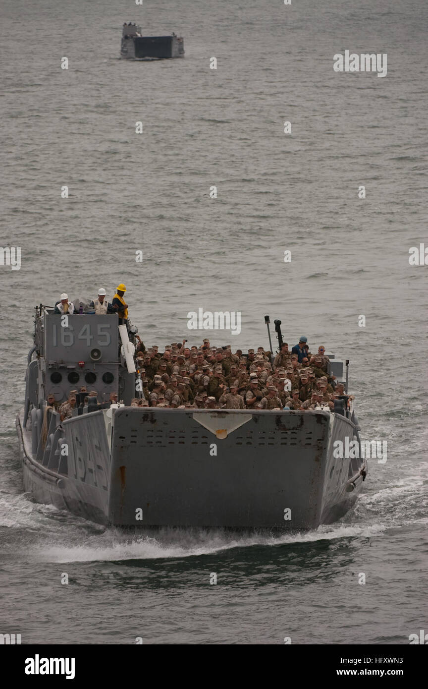 Landing craft utility lcu 1645 hi-res stock photography and images - Alamy