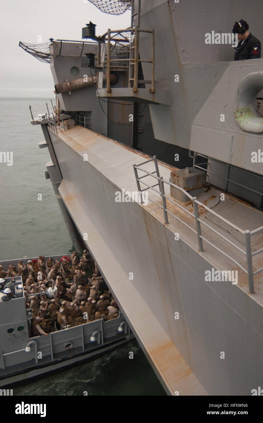 Us marines landing craft utility hi-res stock photography and images ...