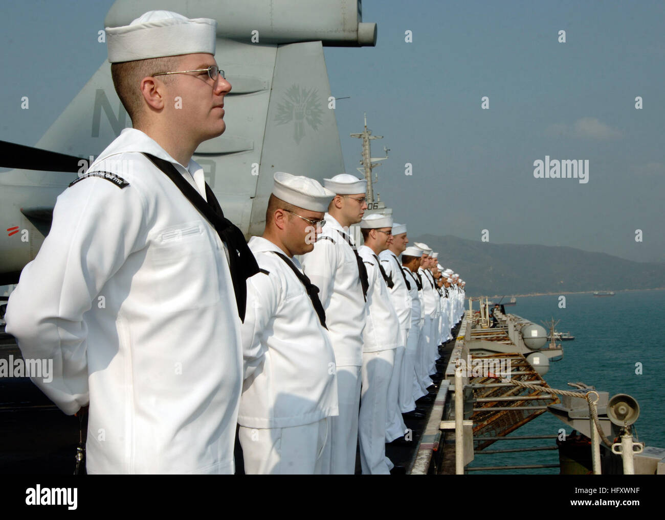 091029-N-5019M-049 HONG KONG (Oct. 29, 2009) Sailors man the rails ...