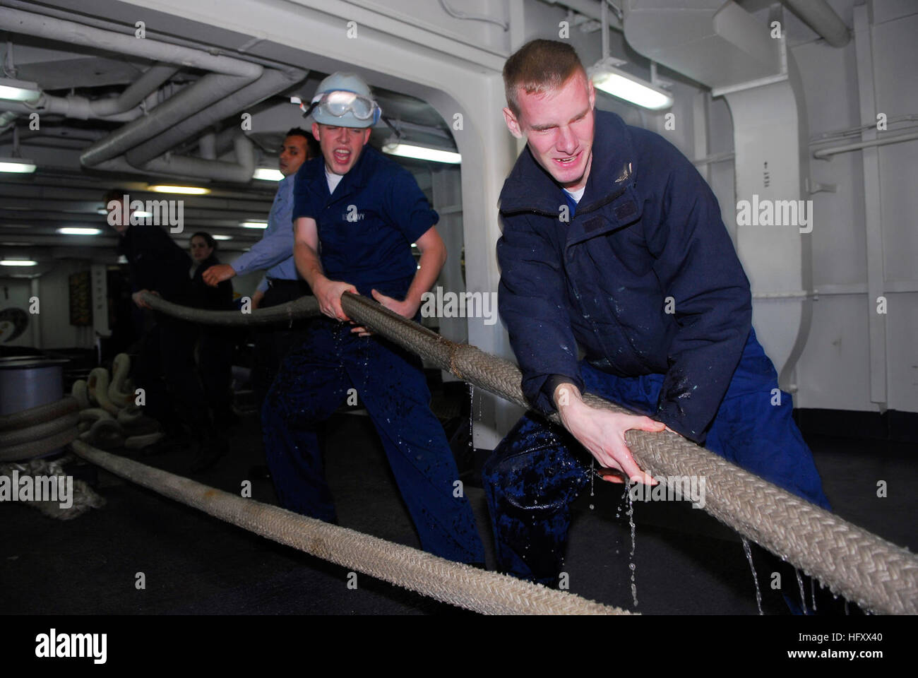 091106-N-2475A-003 PACIFIC OCEAN (Nov. 6, 2009) Boatswain's Mate 3rd ...