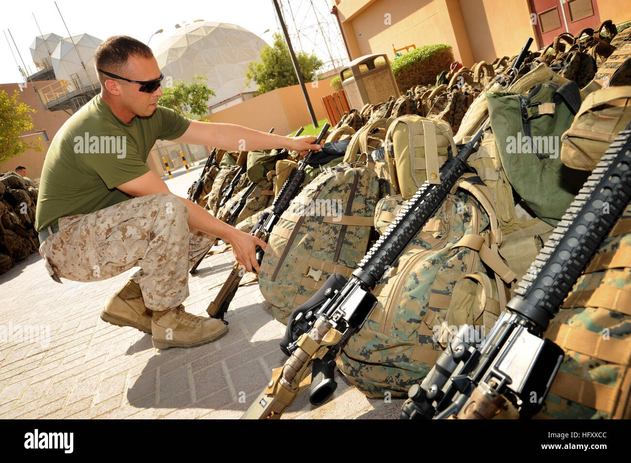 091112-N-8053S-062 MANAMA, Bahrain (Nov. 12, 2009) Marines assigned to ...