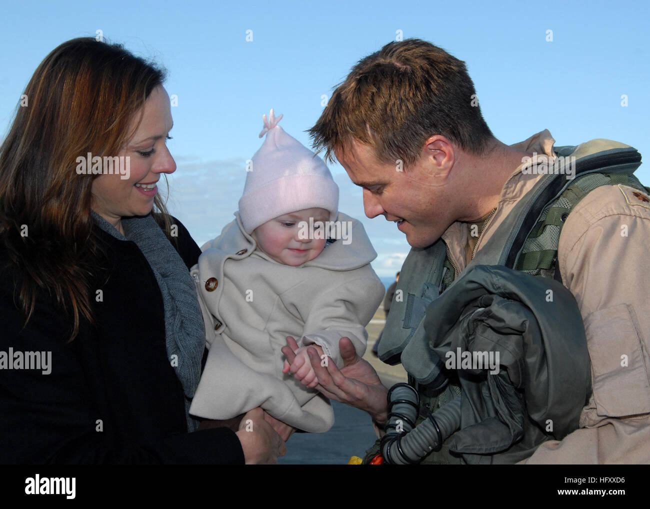 091112-N-9860Y-004 OAK HARBOR, Wash. (Nov. 12, 2009) Lt. Cmdr. Will ...