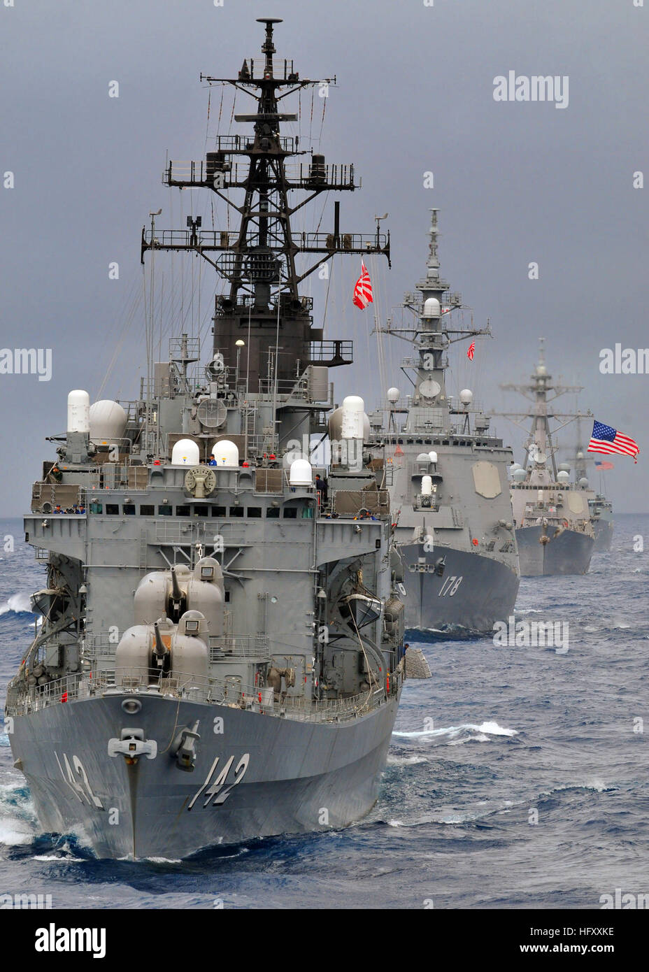 Oliver hazard perry class frigate hi-res stock photography and images ...