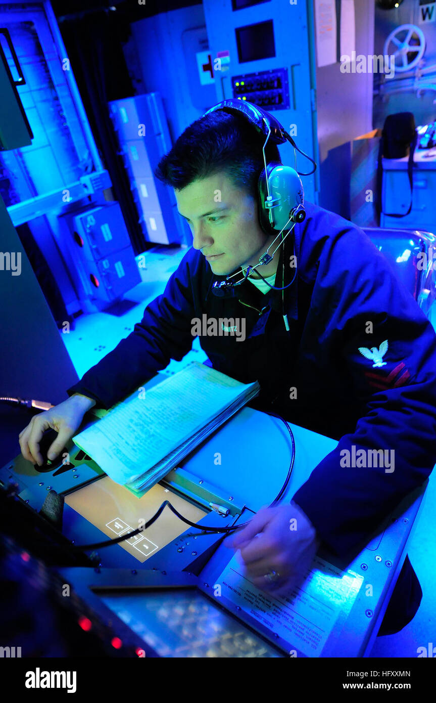 Sonar control room hi-res stock photography and images - Alamy