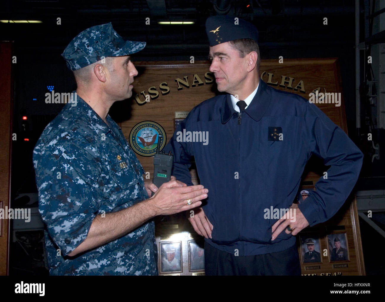 091118-N-3592S-004 NORFOLK, Va. (Nov. 18, 2009) Captain Ronald Reis ...