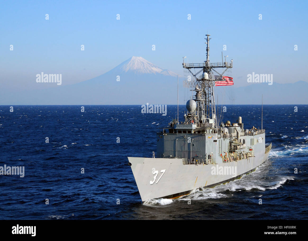 Guided missile frigate uss crommelin ffg 37 hi-res stock photography ...