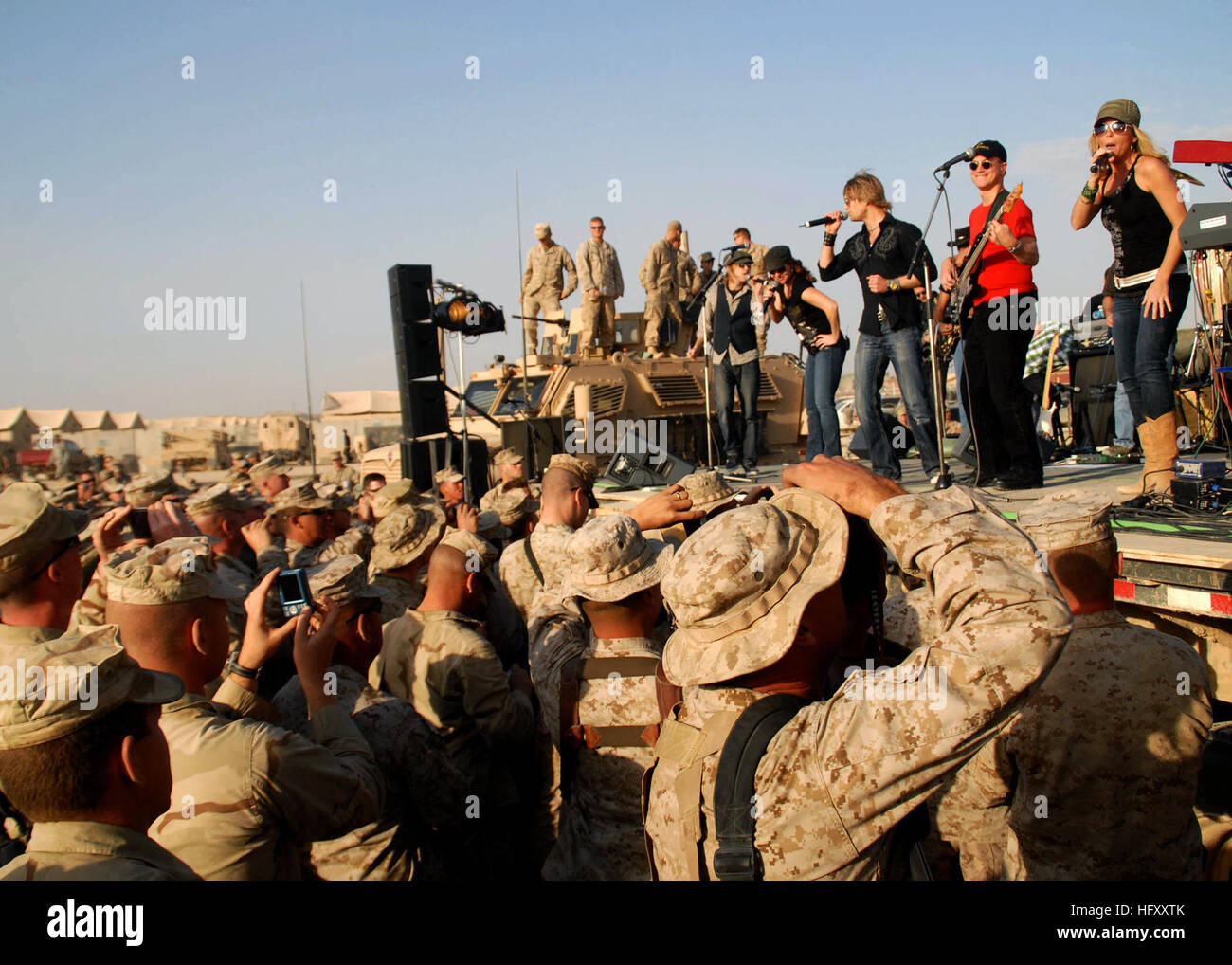 Lieutenant dan hi-res stock photography and images - Alamy