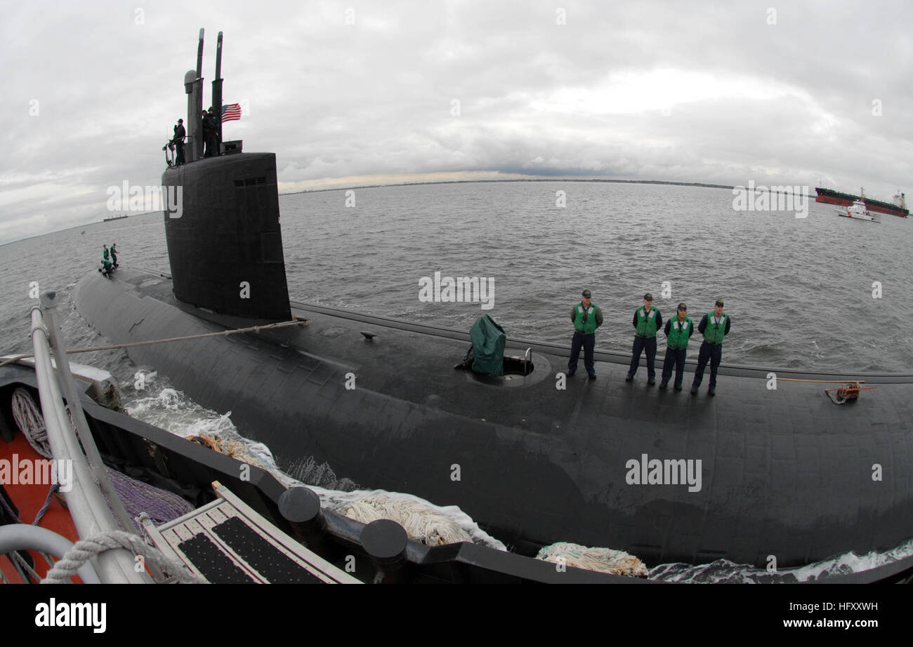 091125-N-7705S-020 NORFOLK (Nov. 25, 2009) Sailors aboard the Los ...