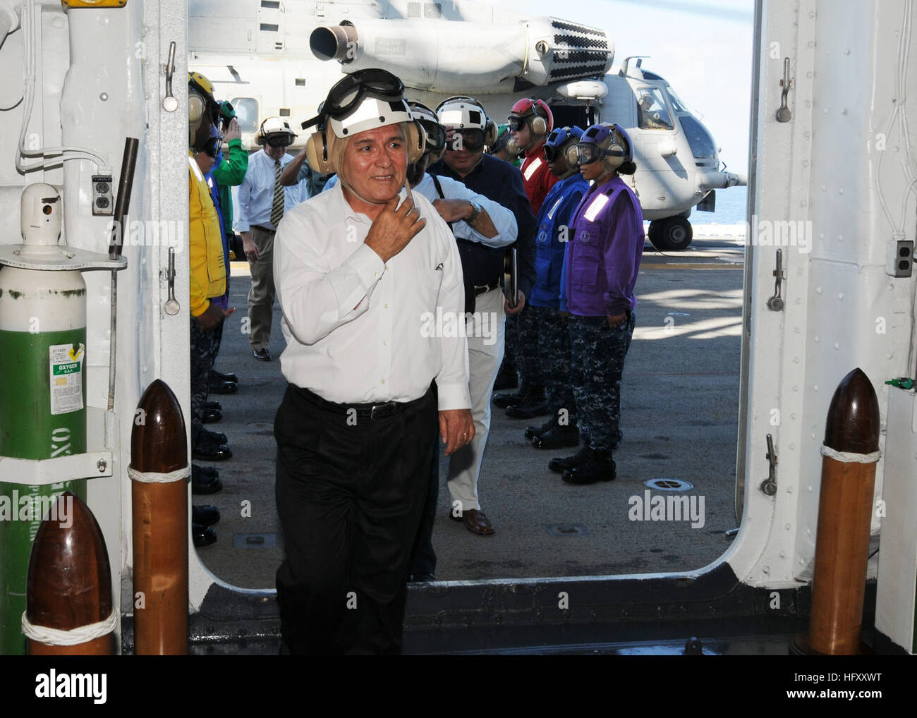 091125-N-7353K-033 CARIBBEAN SEA (Nov. 25, 2009) Belize Minister of ...