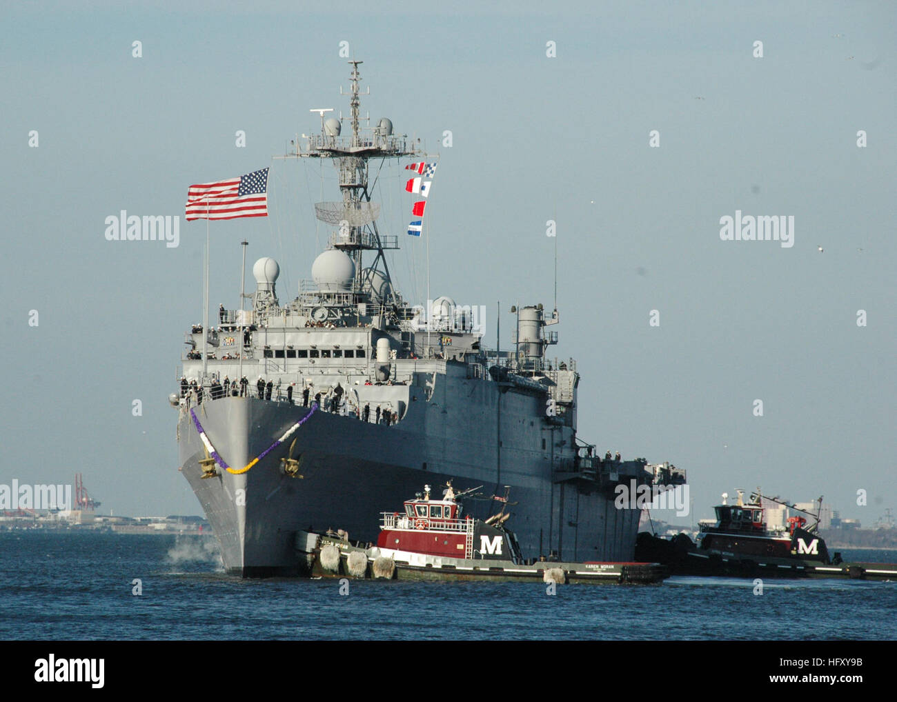 Amphibious transport dock uss ponce lpd 15 High Resolution Stock ...