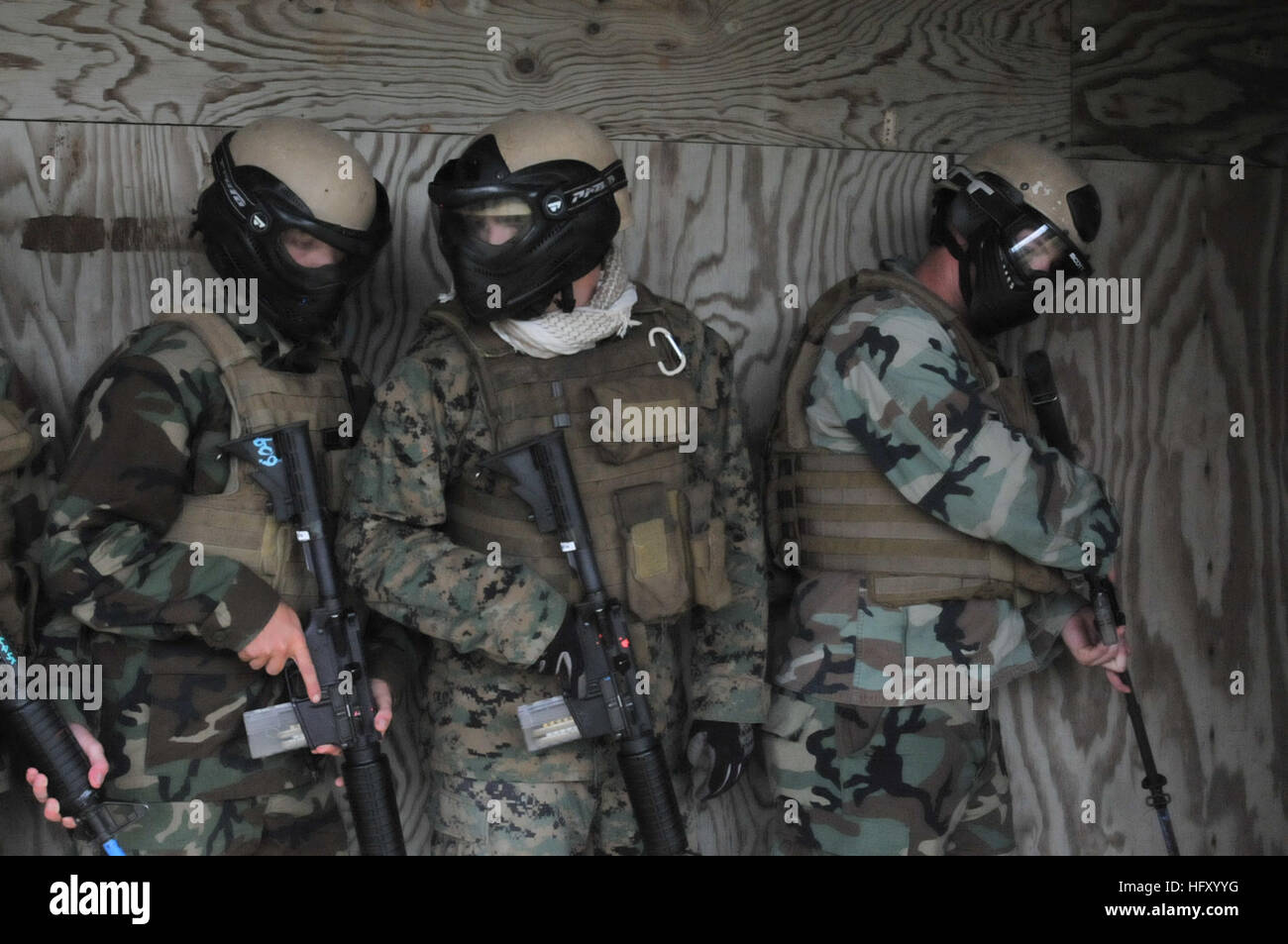 Sailors from NMCB 1 and Marines from FASTPAC Bravo 1 Platoon conduct ...
