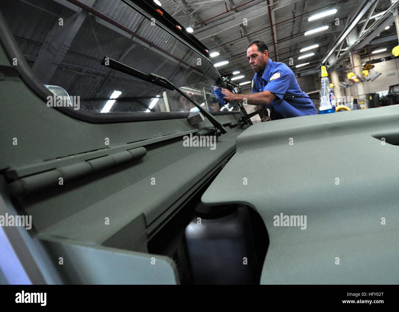 100114-N-7367K-001 GULFPORT, Miss. (Jan. 14, 2010) Bill Johnson, a ...