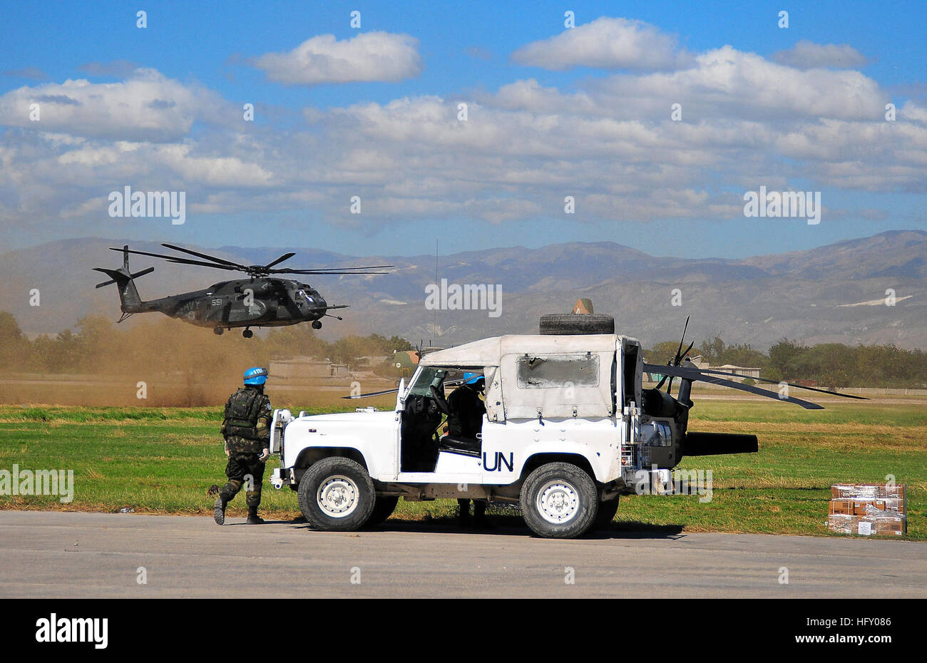 An MH-53E Sea Dragon helicopter from Helicopter Mine Countermeasures ...