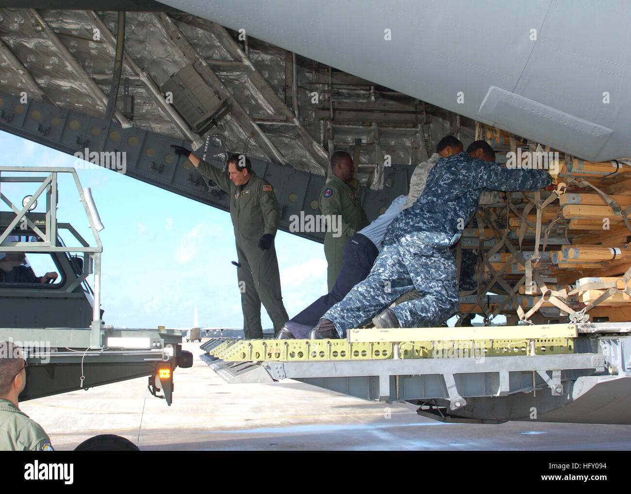 100117-N-3932G-001 JACKSONVILLE, Fla. (Jan. 17, 2010) Sailors and ...