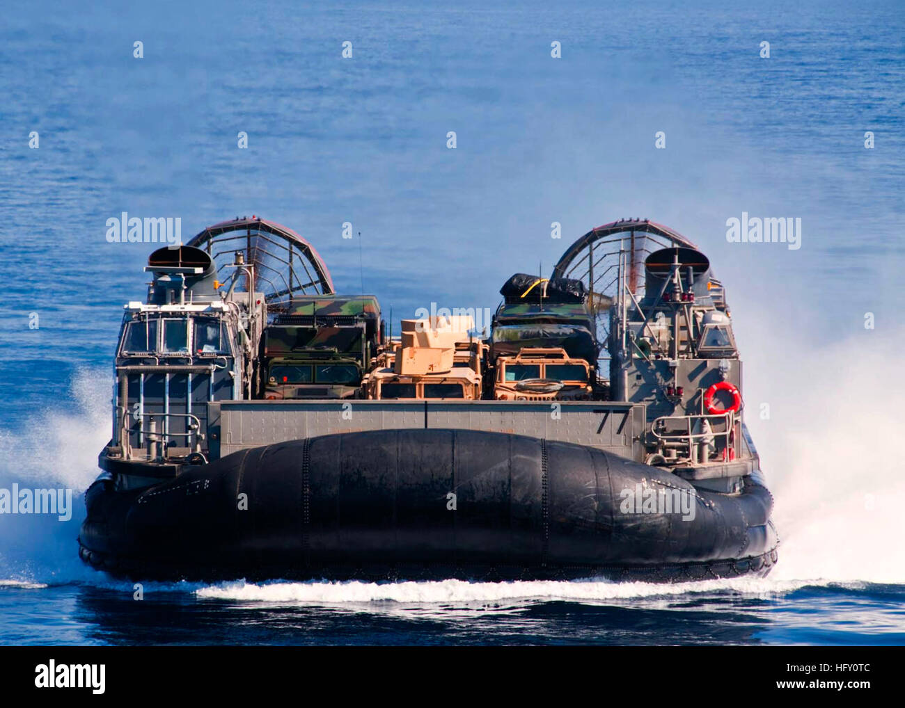 Landing craft air cushion lcac 77 hi-res stock photography and images ...