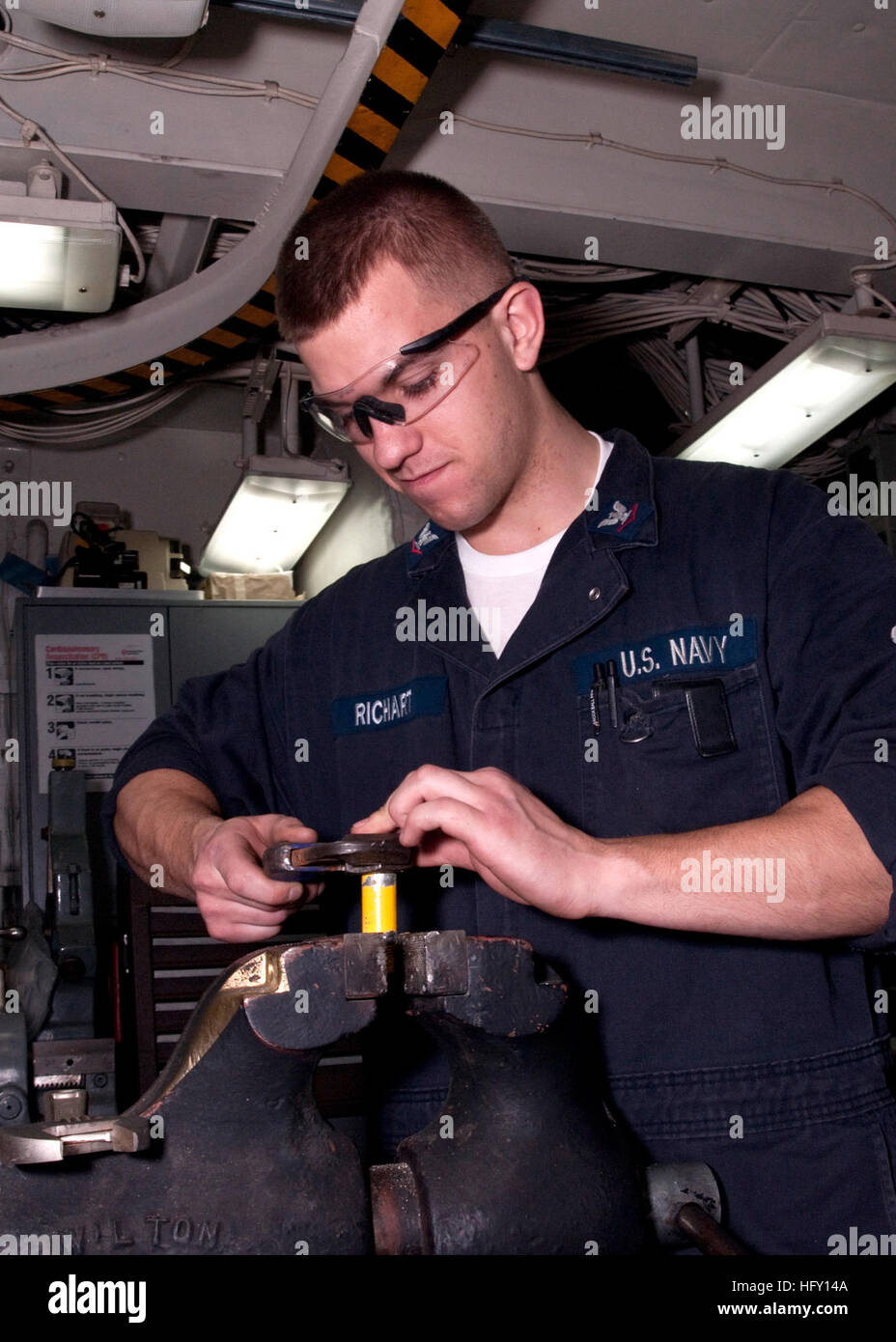 YOKOSUKA, Japan (Jan. 28, 2010) Hull Maintenance Technician 3rd Class ...
