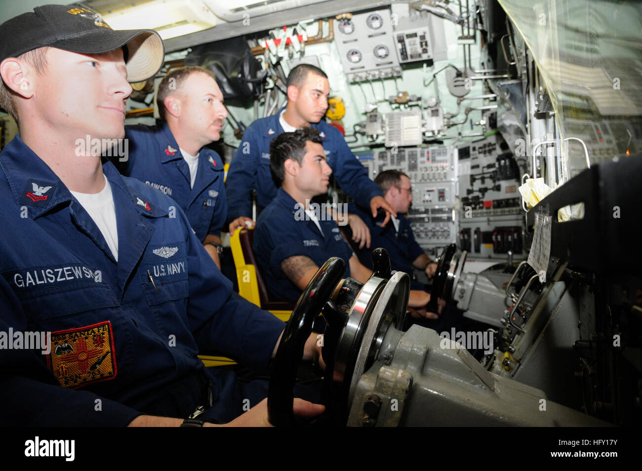 100129-N-3560G-004 PACIFIC OCEAN (Jan. 29, 2010) Sailors pilot the Los ...