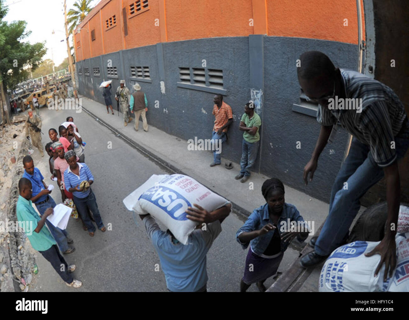 World war food queue hi-res stock photography and images - Alamy