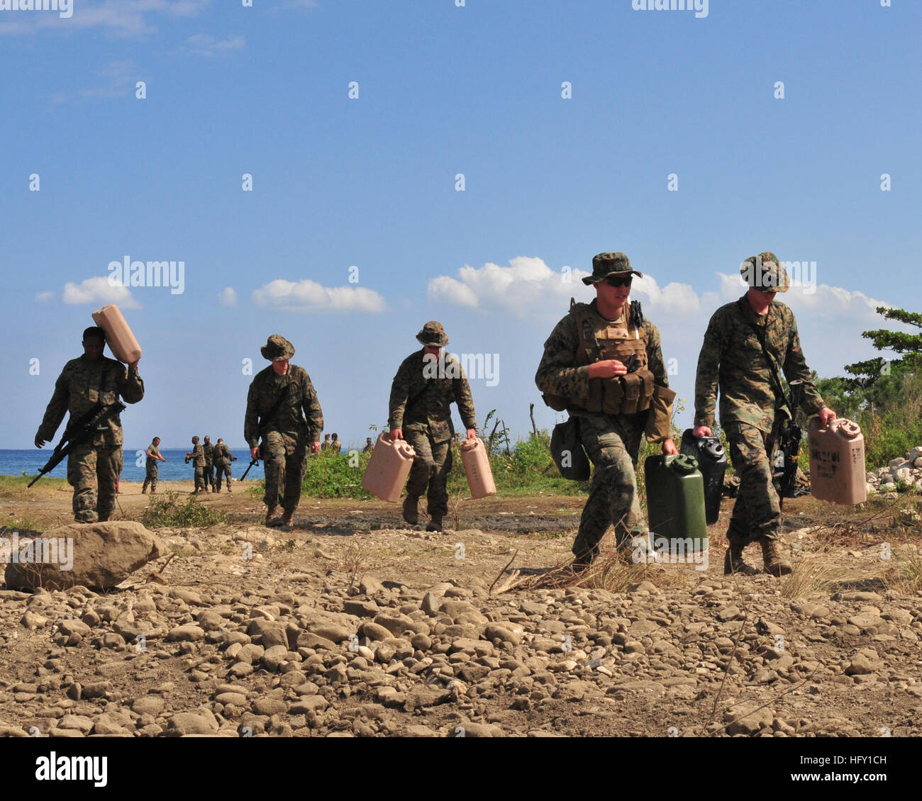 100131-N-9740S-276 GRAND GOAVE, Haiti (Jan. 31, 2010) Marines assigned ...