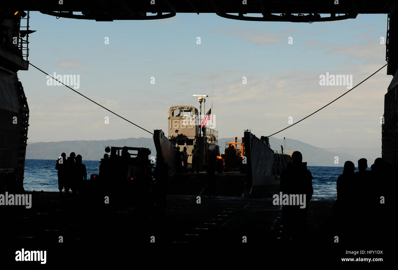 Sailors from Landing Craft Unit 1663, assigned to ACU 2, load supplies ...