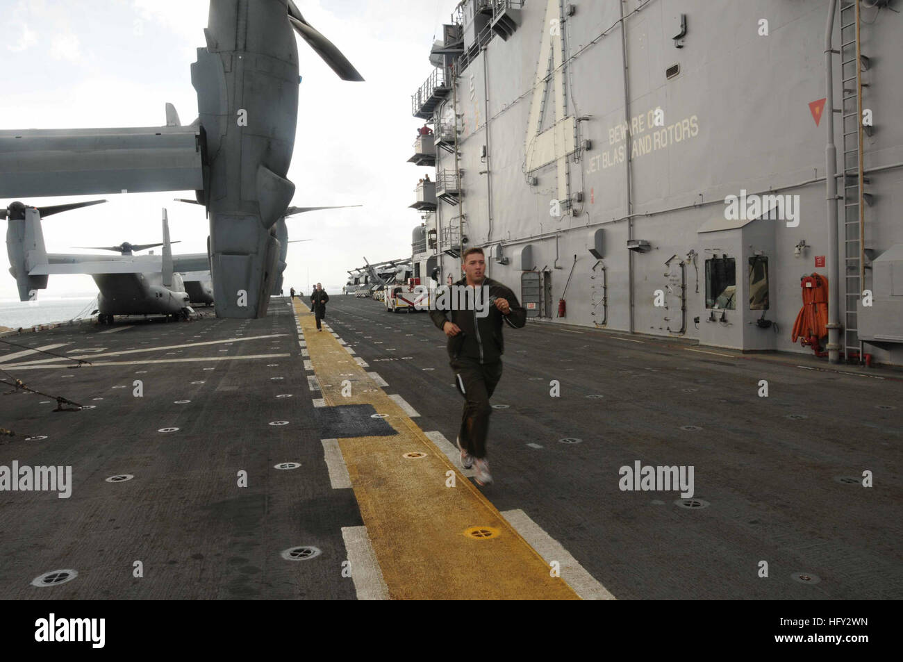 U s ships in suez canal hi-res stock photography and images - Alamy