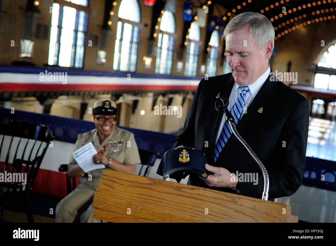 Retired senior chief petty officer hi-res stock photography and images ...