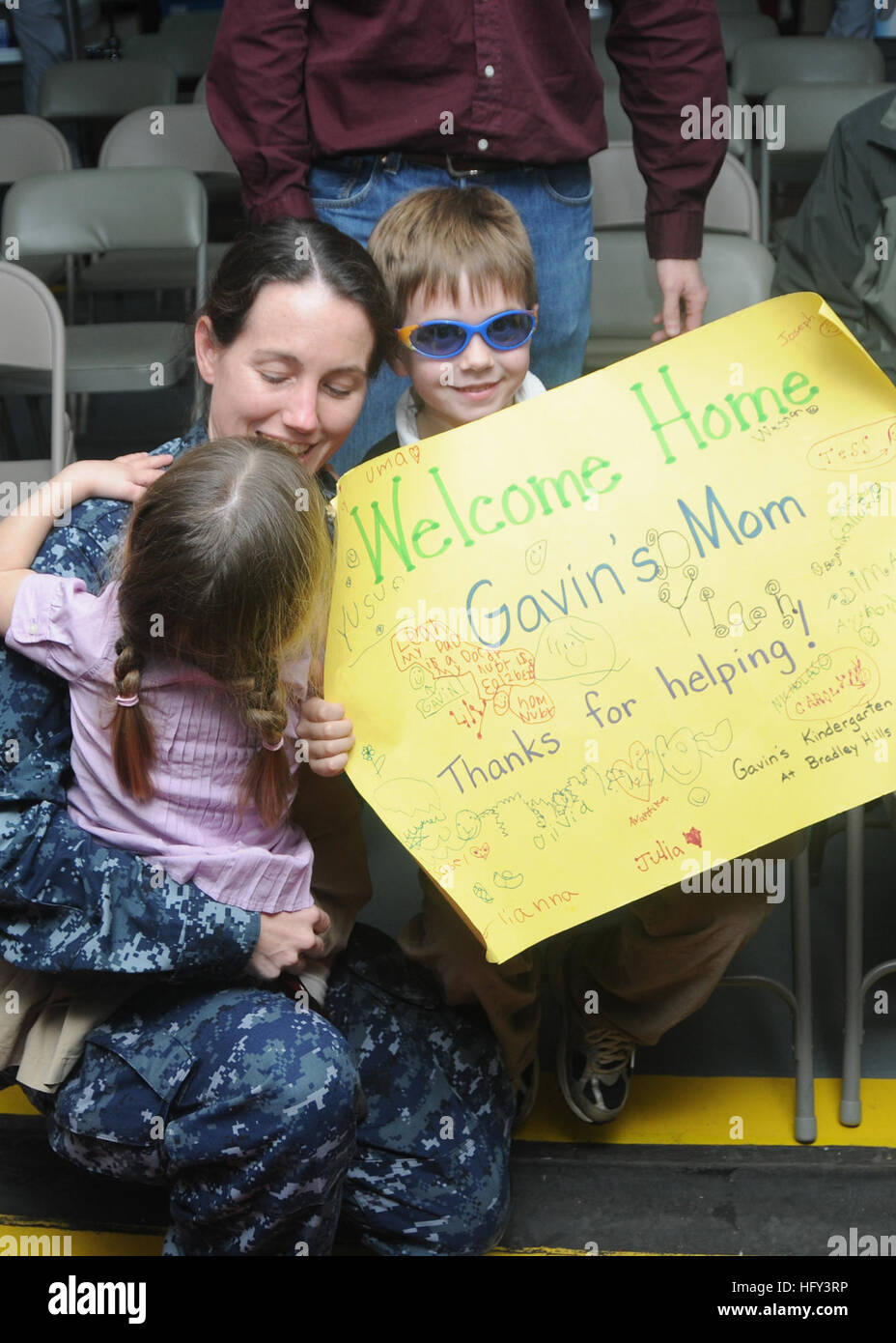 Lt. Cmdr. Robin Lindsay embraces her family after returning to Naval ...