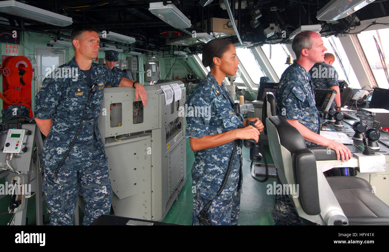 100318-N-7058E-062 COLON, Panama (March 18, 2010) Cmdr. Randy Garner ...
