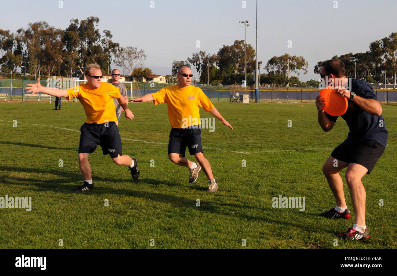 100325-N-5749W-178 SAN DIEGO (March 25, 2010) Sailors from Navy Public ...