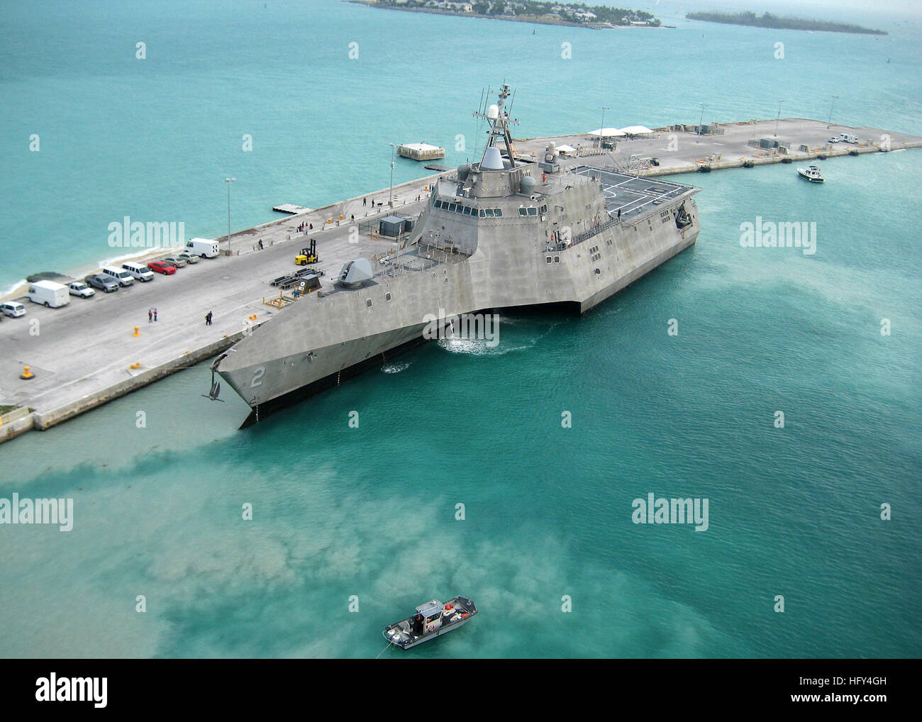 The Navy's newest littoral combat ship USS Independence arrives at Mole ...