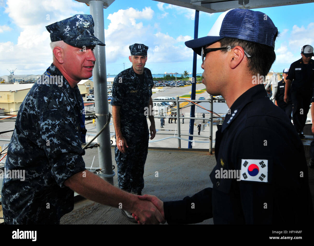 Capt pete hildreth commanding officer hi-res stock photography and ...