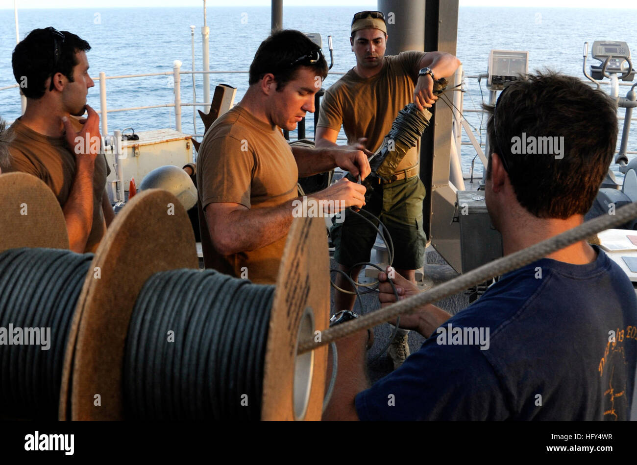 Uss gladiator mcm 11 hi-res stock photography and images - Alamy