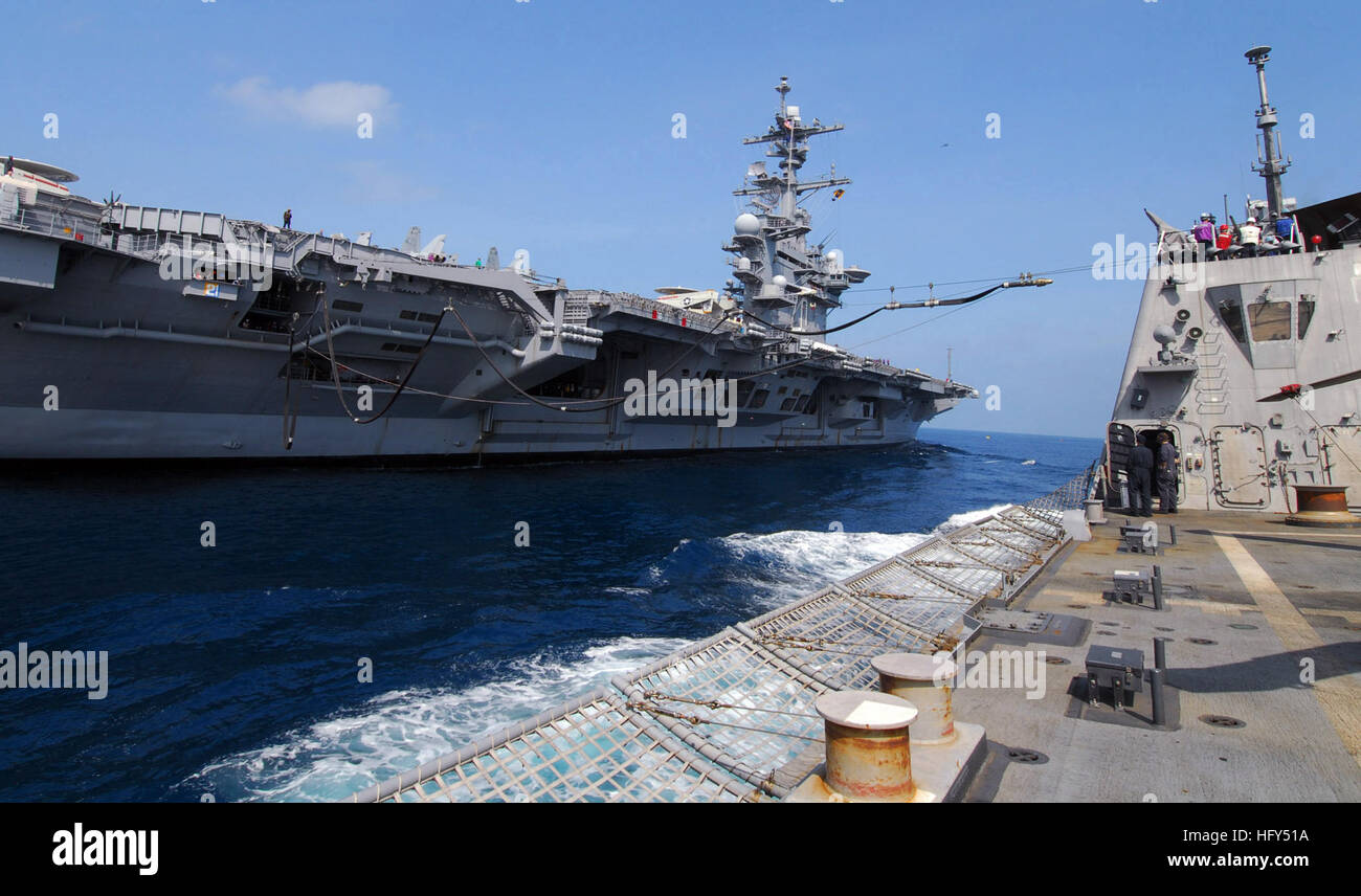 Refuling at sea hi-res stock photography and images - Alamy