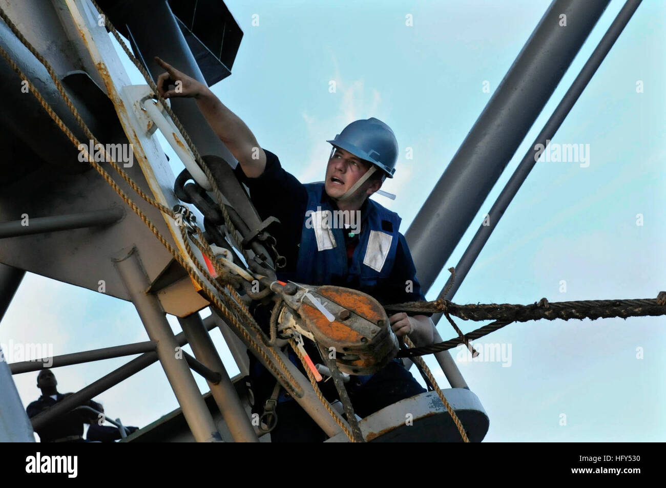 Rig the easing line hi-res stock photography and images - Alamy