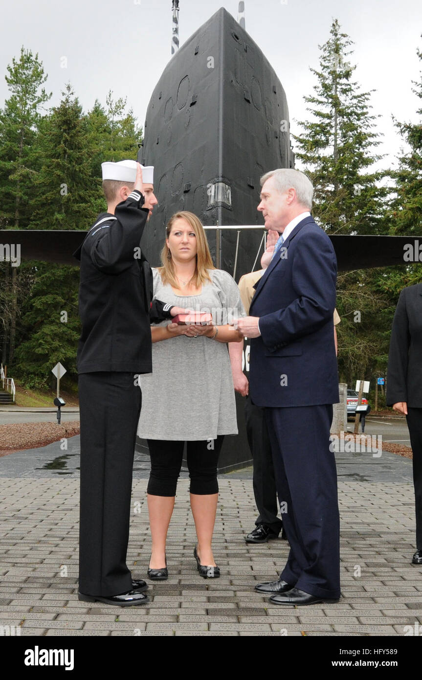 100413-N-8119A-038 Secretary of the Navy the Honorable Ray Mabus ...