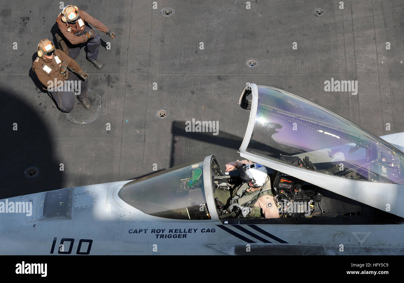 Sailors direct the pilot of an F/A-18E Super Hornet assigned to the ...
