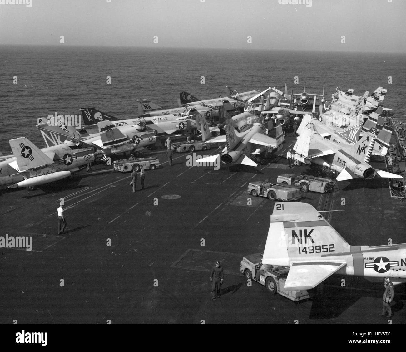 Uss coral sea cv 43 hi-res stock photography and images - Alamy