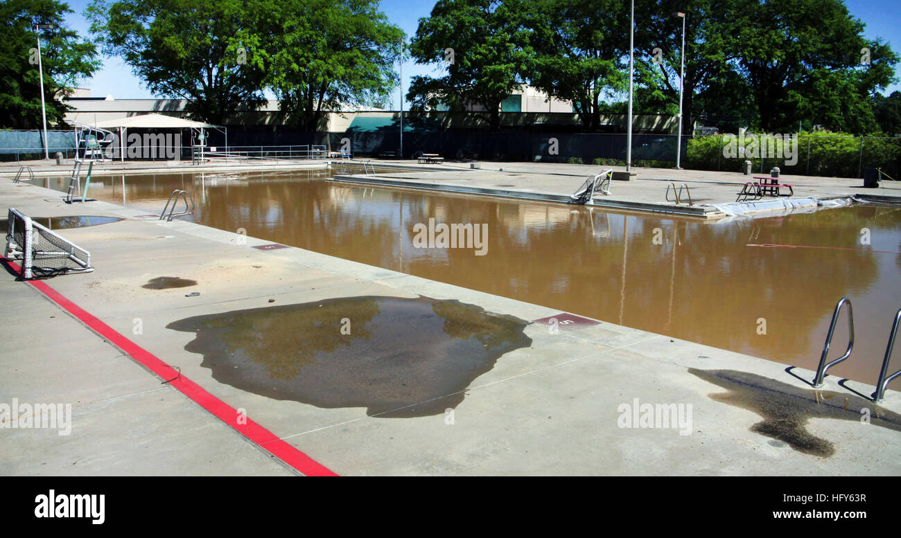 100501-N-6046S-017 MILLINGTON, Tenn. (May 1, 2010) A previously empty ...