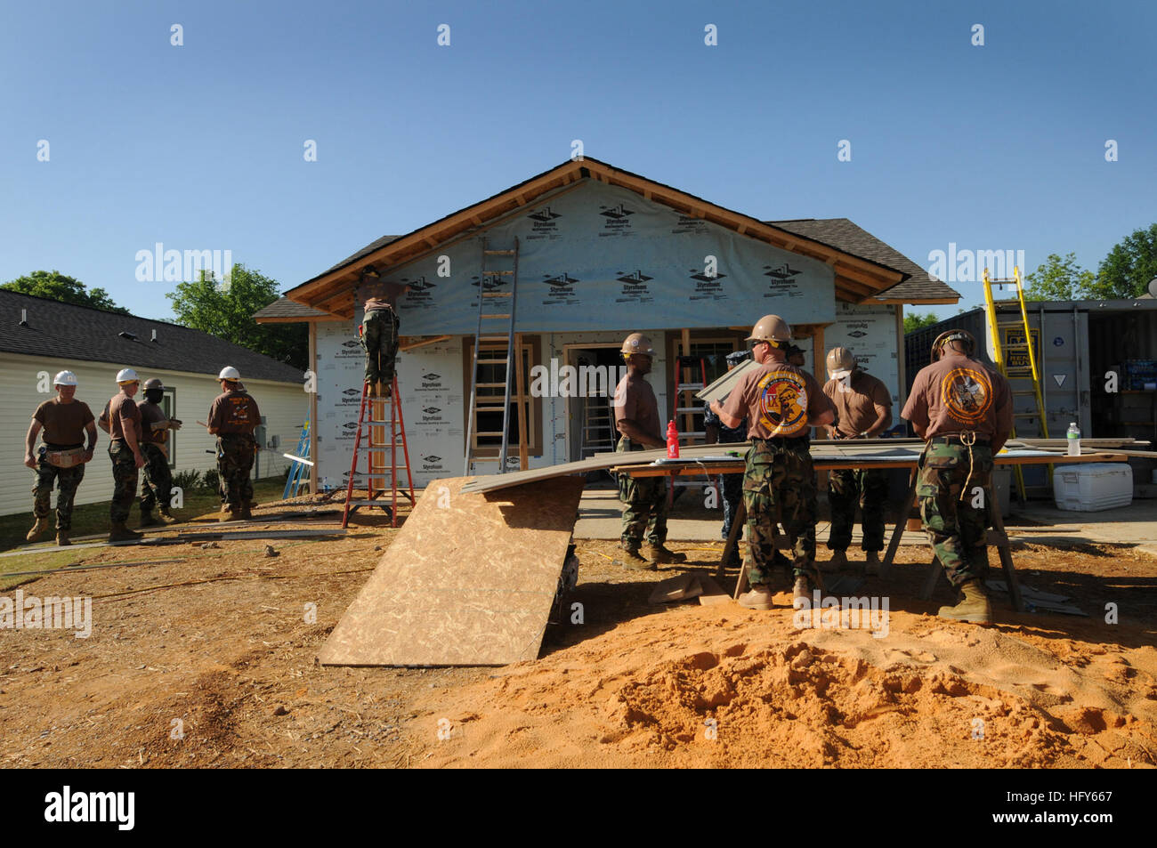 100504-N-5208T-004 BIRMINGHAM, Ala. (May 4, 2010) Seabees assigned to ...