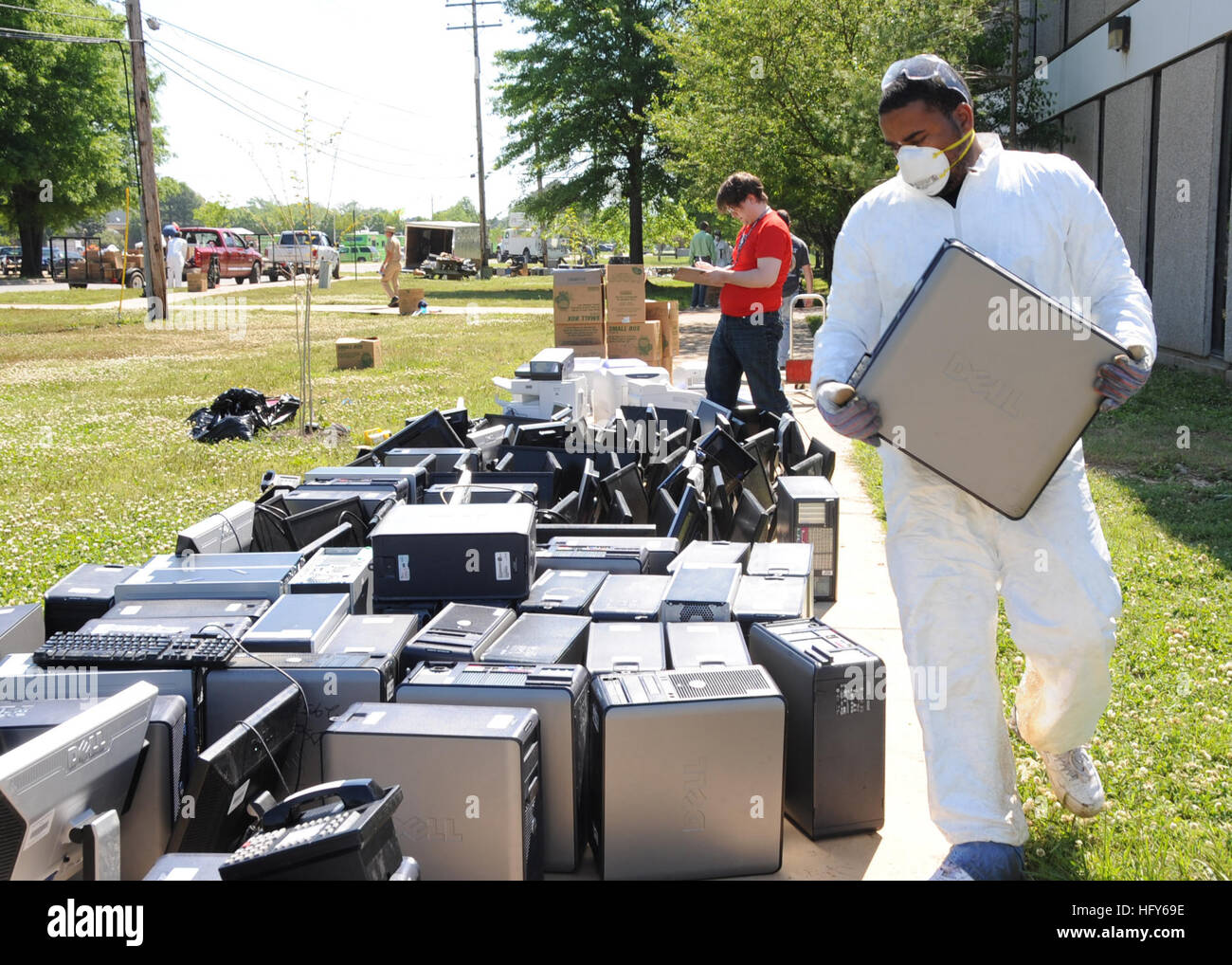 Us navy personnel on computers hi-res stock photography and images - Alamy