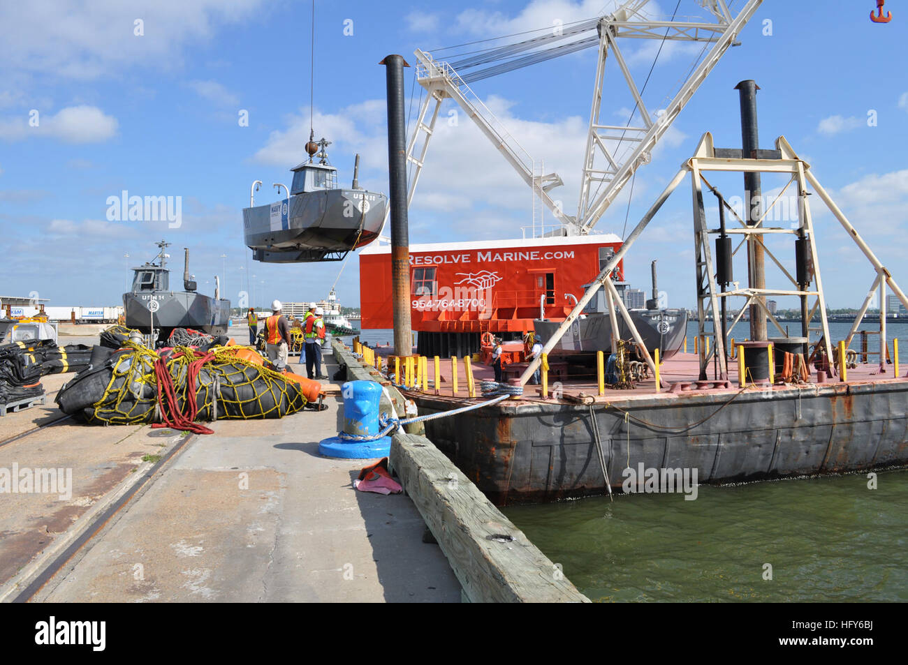 Containment booms hi-res stock photography and images - Alamy