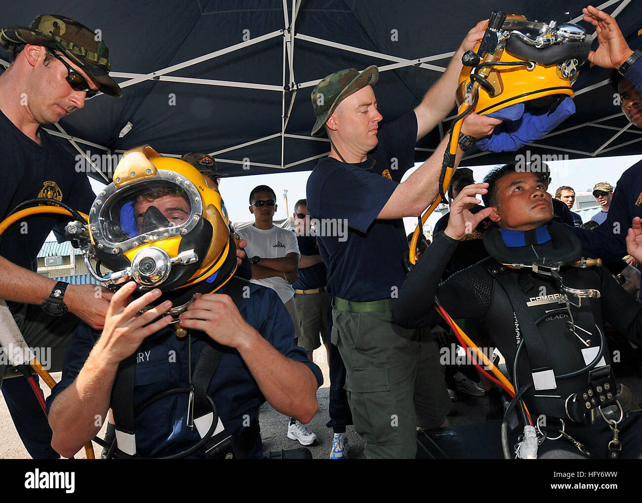 Mk 21 diving helmets hi-res stock photography and images - Alamy
