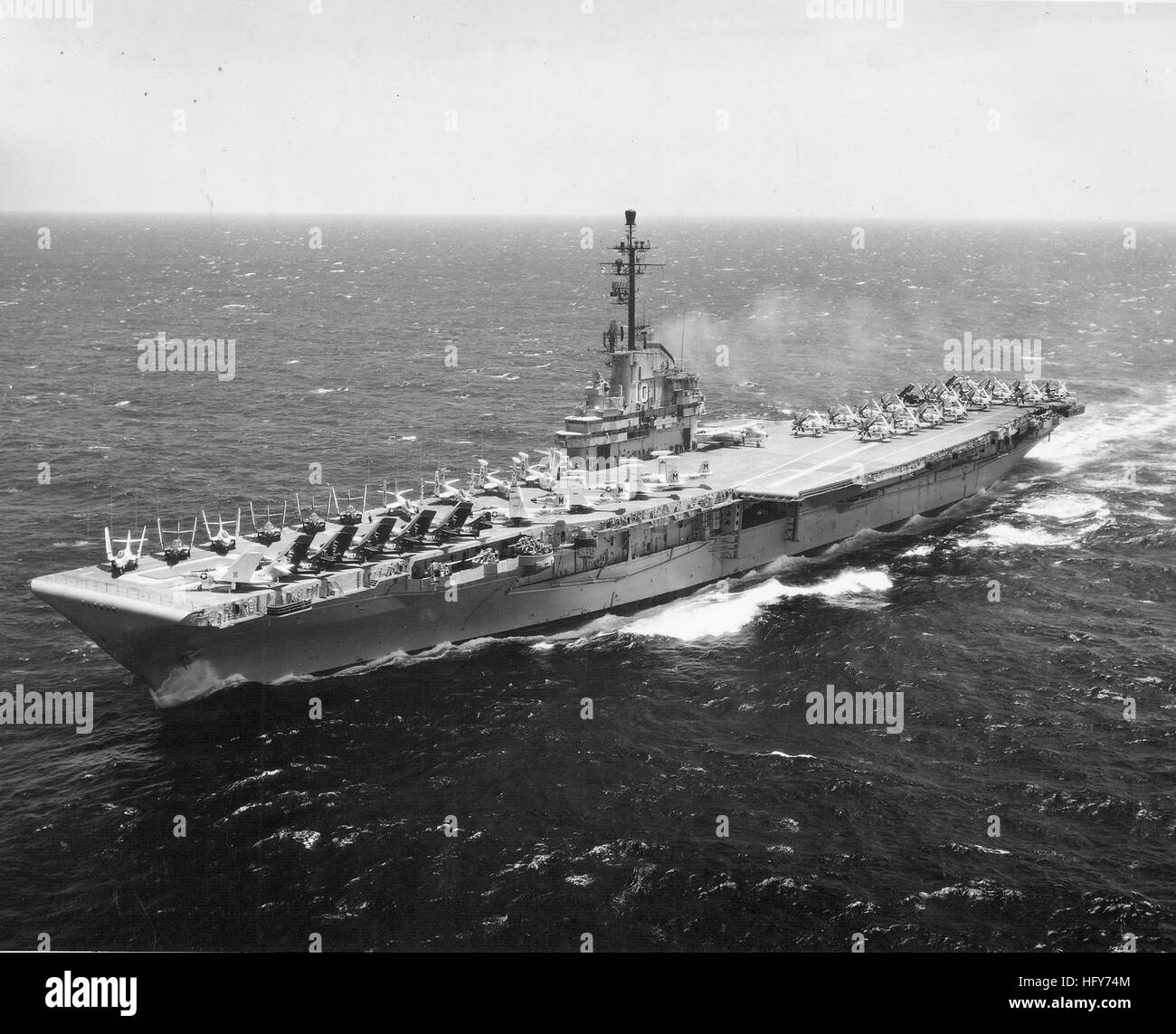 USS Yorktown (CVA-10) underway in 1956 Stock Photo - Alamy