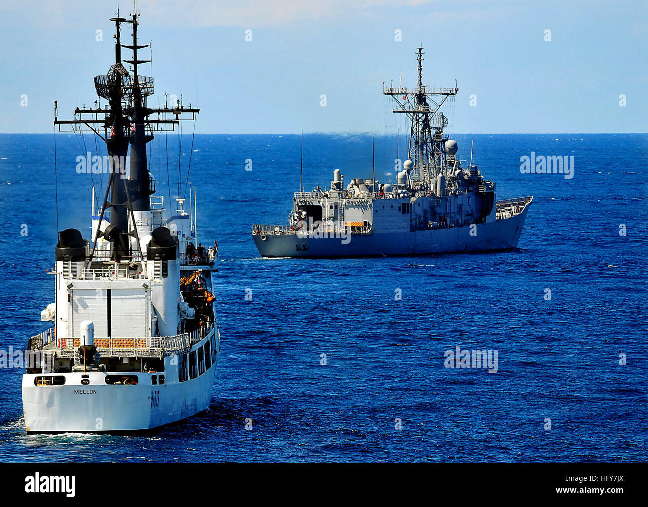 100530-N-7643B-018 JAVA SEA (May 30, 2010) The guided-missile frigate ...