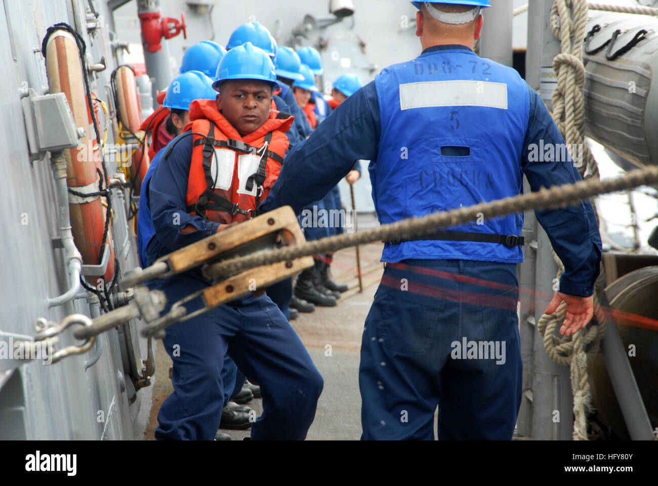 100604-N-0486G-007 ATLANTIC OCEAN (June 4, 2010) Line handlers aboard ...