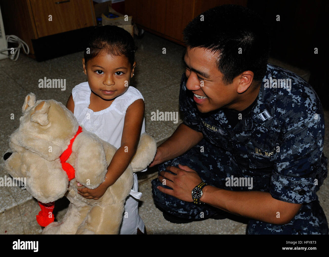100608-N-9643W-889 CORINTO, Nicaragua (Jun. 8, 2010) Lt. Michael Quisao ...