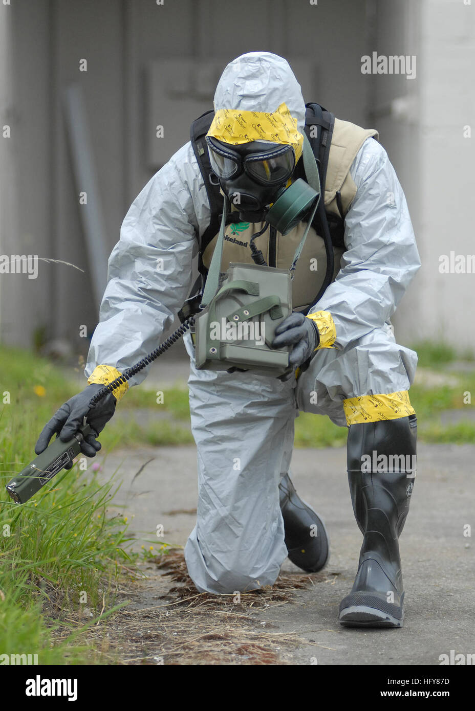 100608-N-9520G-002 OAK HARBOR, Wash. (June 8, 2010) Jerry Jeffries, a ...