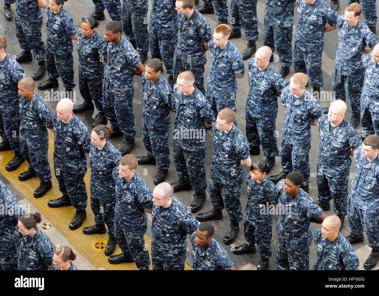 Amphibious assault ship uss nassau lha 4 hi-res stock photography and ...
